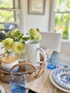 Gorgeous Round Table Centerpiece Ideas for Summer - Perfecting Places